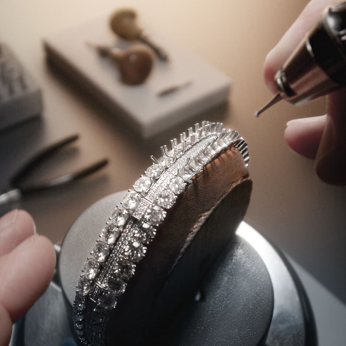 Platinum Ladies Watch Calibre 101 Secrets q2873220 | Jaeger-LeCoultre